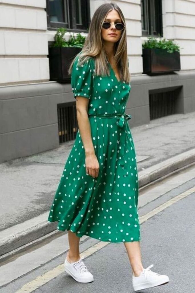 Comment Styler la Robe Longue Verte avec des Baskets - Taaora - Blog ...