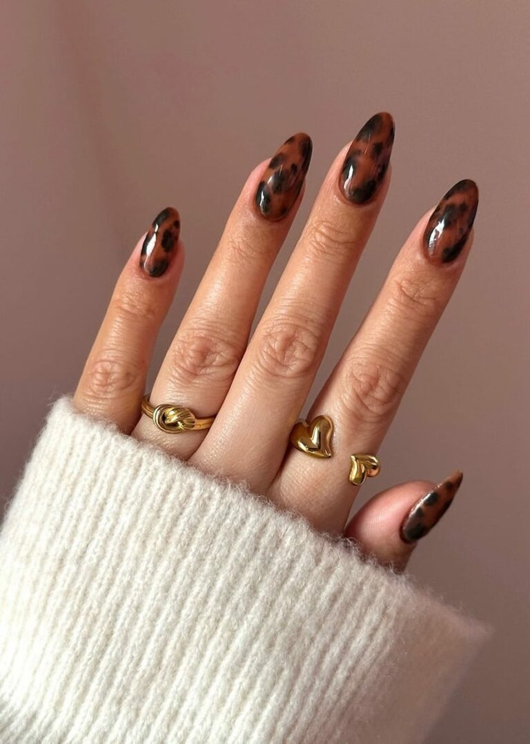 Tendances ongles automne-hiver 2025-2026 : 7 idées manucure à adopter ...